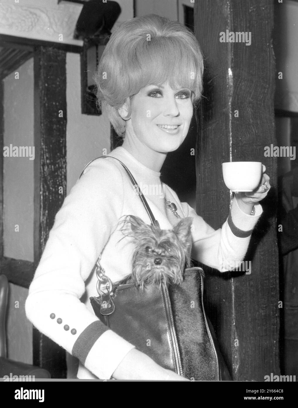 Dusty springfield 1965 hi-res stock photography and images - Alamy