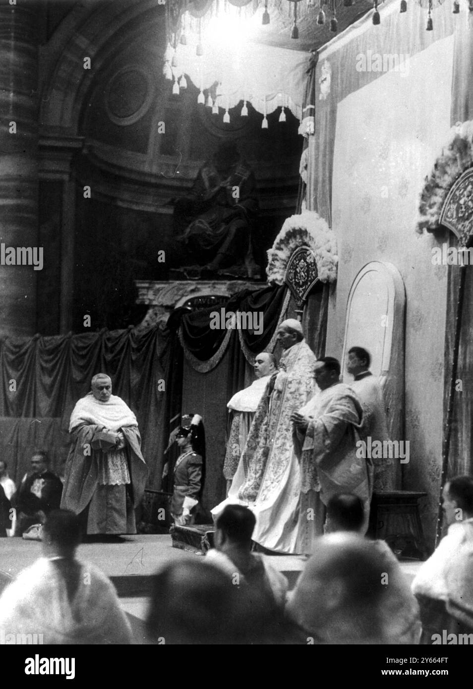 "pope pius xi" hi-res stock photography and images - Alamy