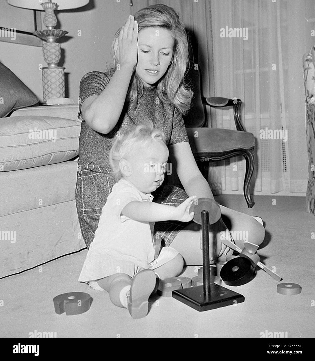 Anna Murdoch ( wife of Newspaper magnate Rupert) with her daughter ...