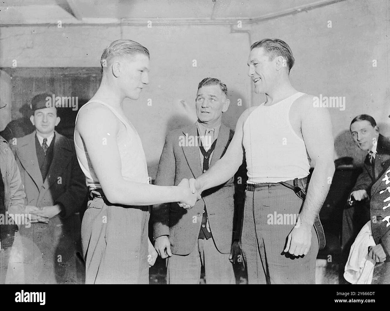 Tommy Farr ( Welsh heavyweight - left ) and Tommy Loughran ( American ...