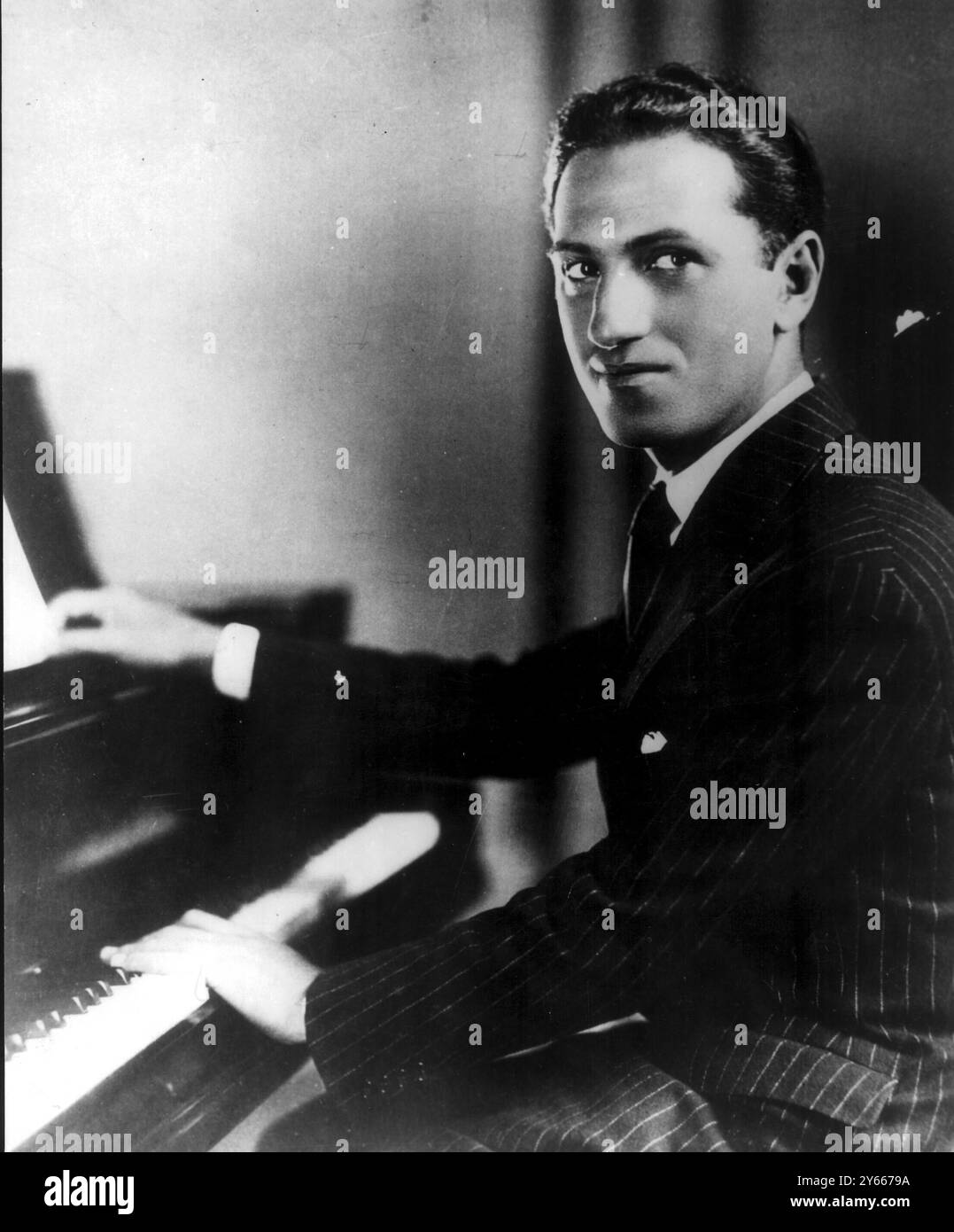 George gershwin piano hi-res stock photography and images - Alamy