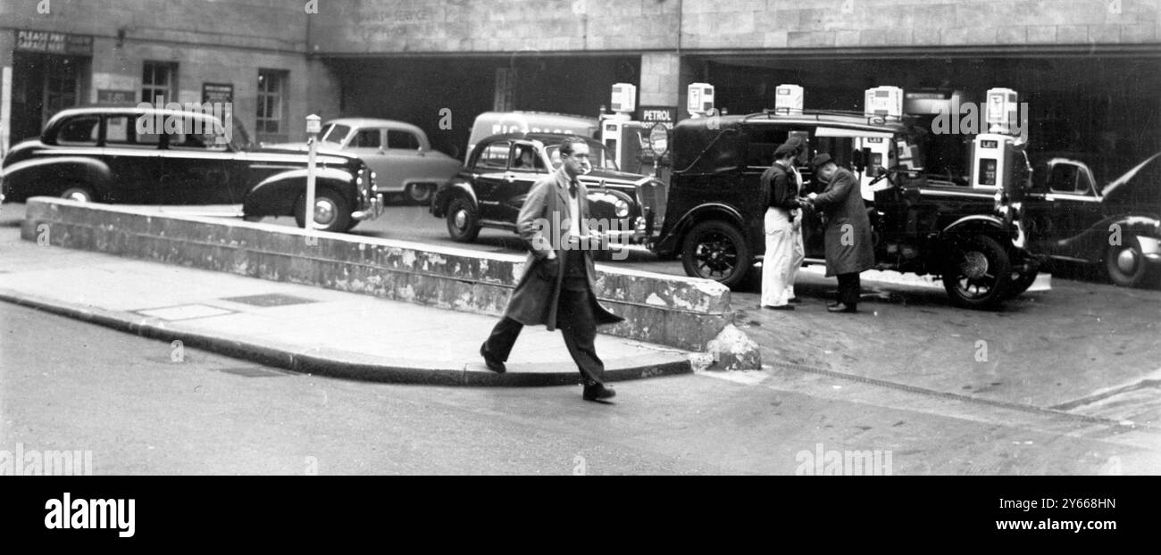Petrol strike brings queues to garagesCars queue for petrol at a London ...