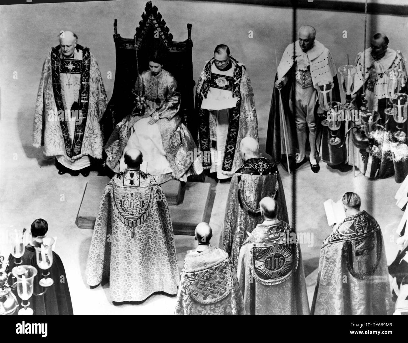 Coronation Day - The Queen dressed in the magnificent Royal Rose cloth ...