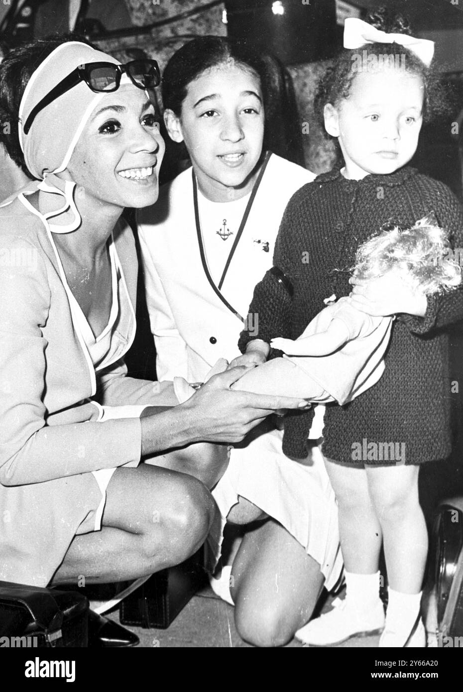 Shirley Bassey with her daughters Samantha and Sharon 9 August 1966 ...
