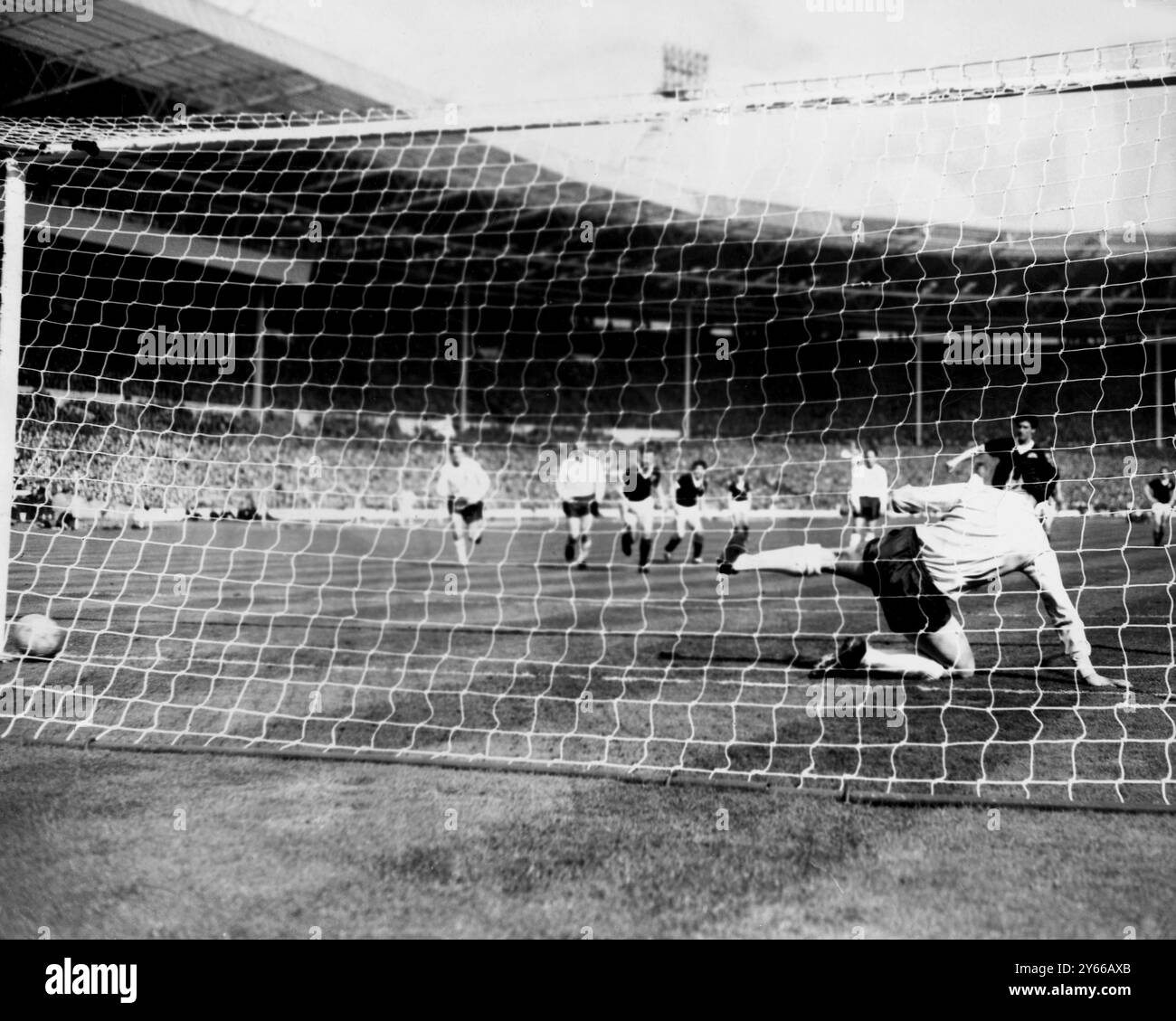 Jim baxter 1963 hi-res stock photography and images - Alamy