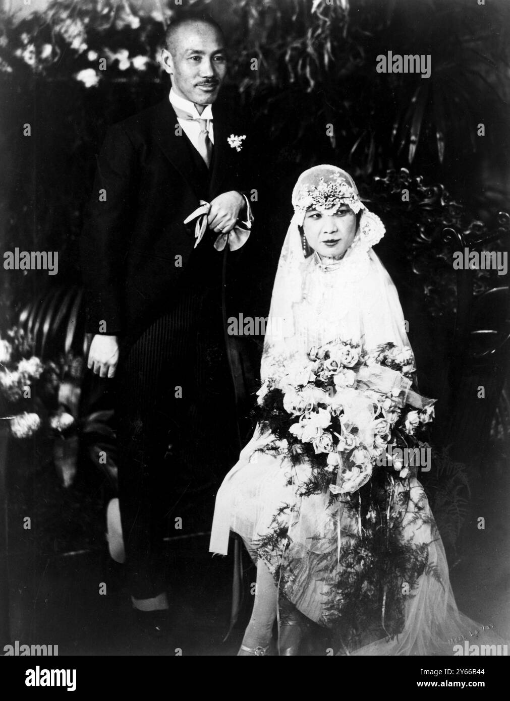 Chiang kai shek wife hi-res stock photography and images - Alamy