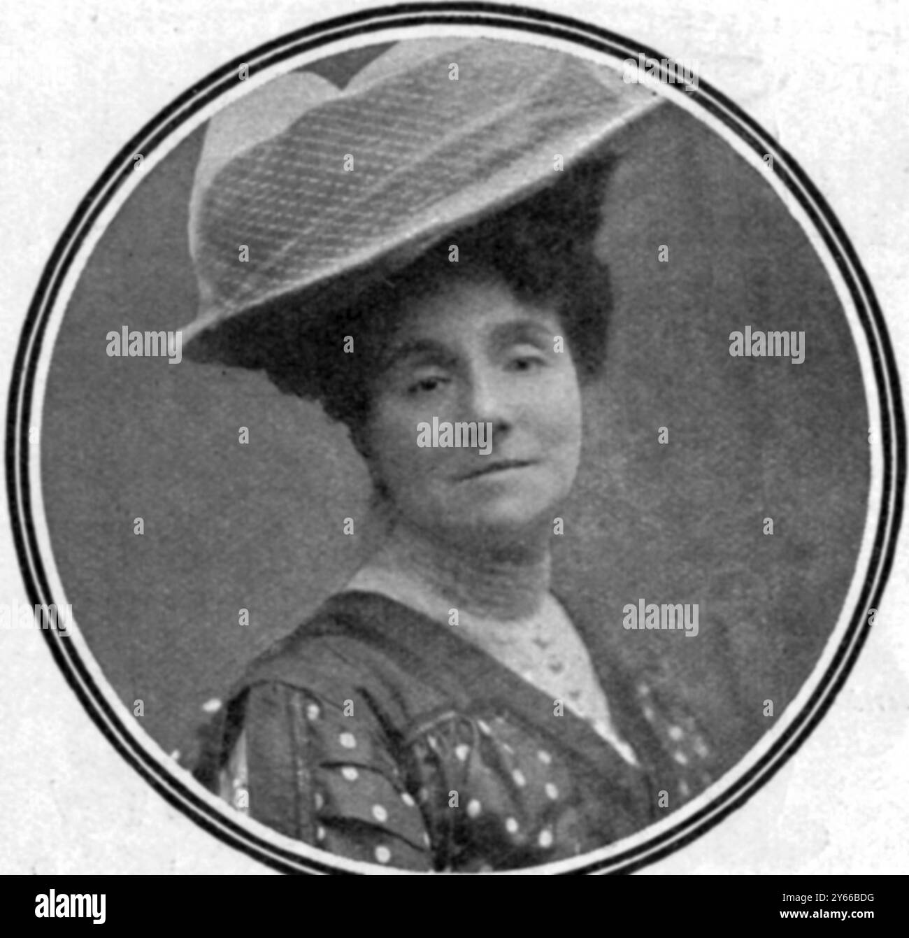 Yvette Guilbert 1908 Stock Photo - Alamy