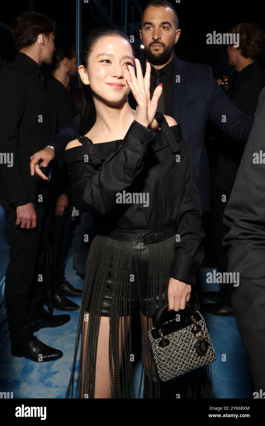 Jisoo attends the Christian Dior Spring/Summer 2025 collection ...