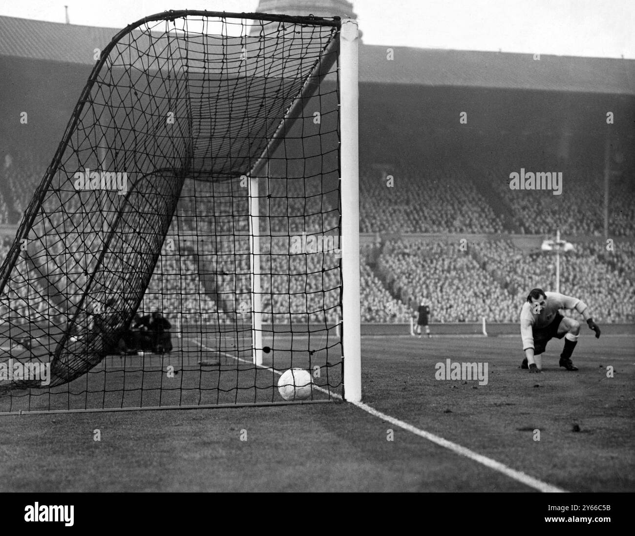 England v hungary 1953 hi-res stock photography and images - Alamy