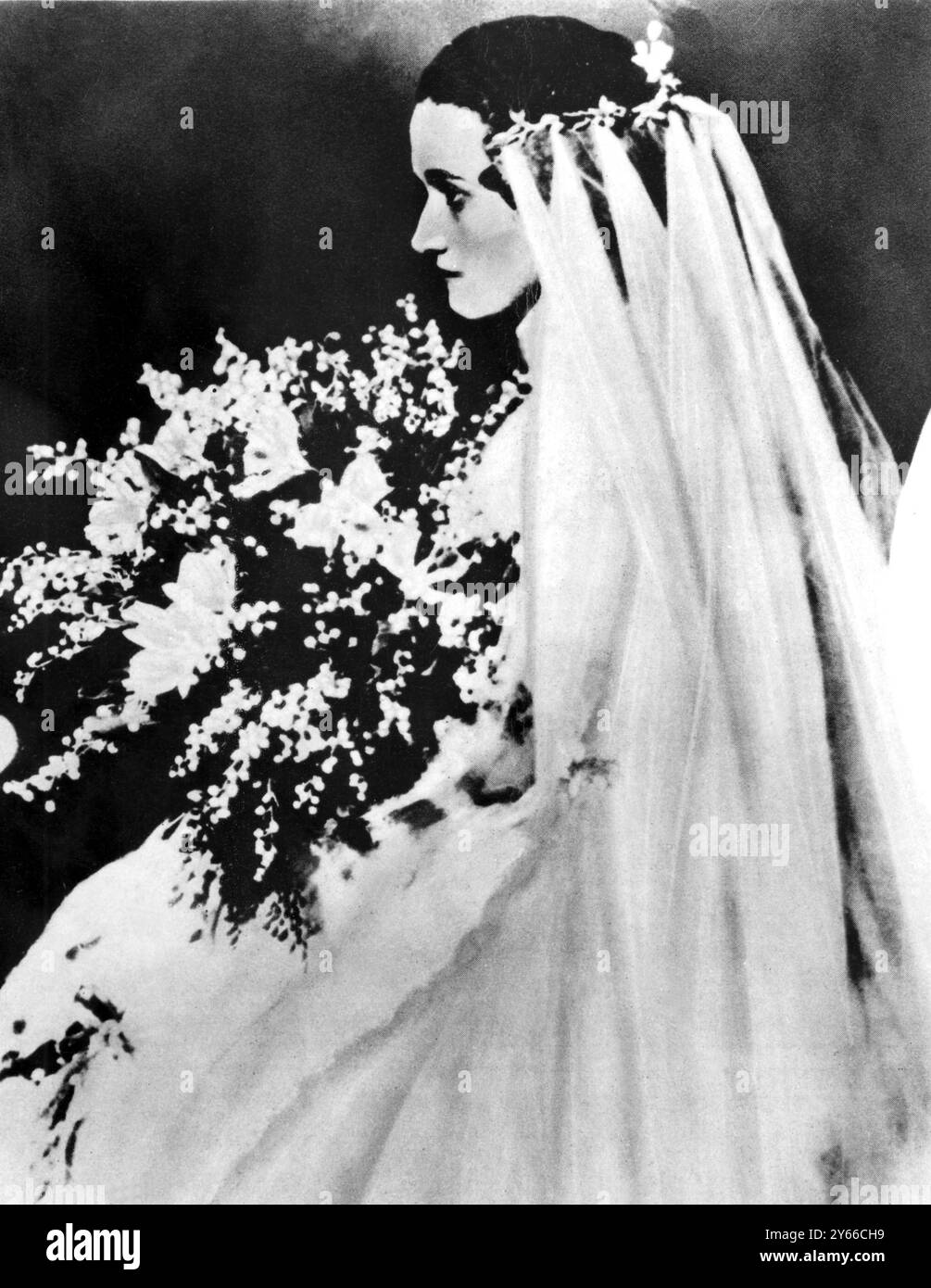 Mrs Wallis Simpson in her wedding dress in 1916 Stock Photo - Alamy