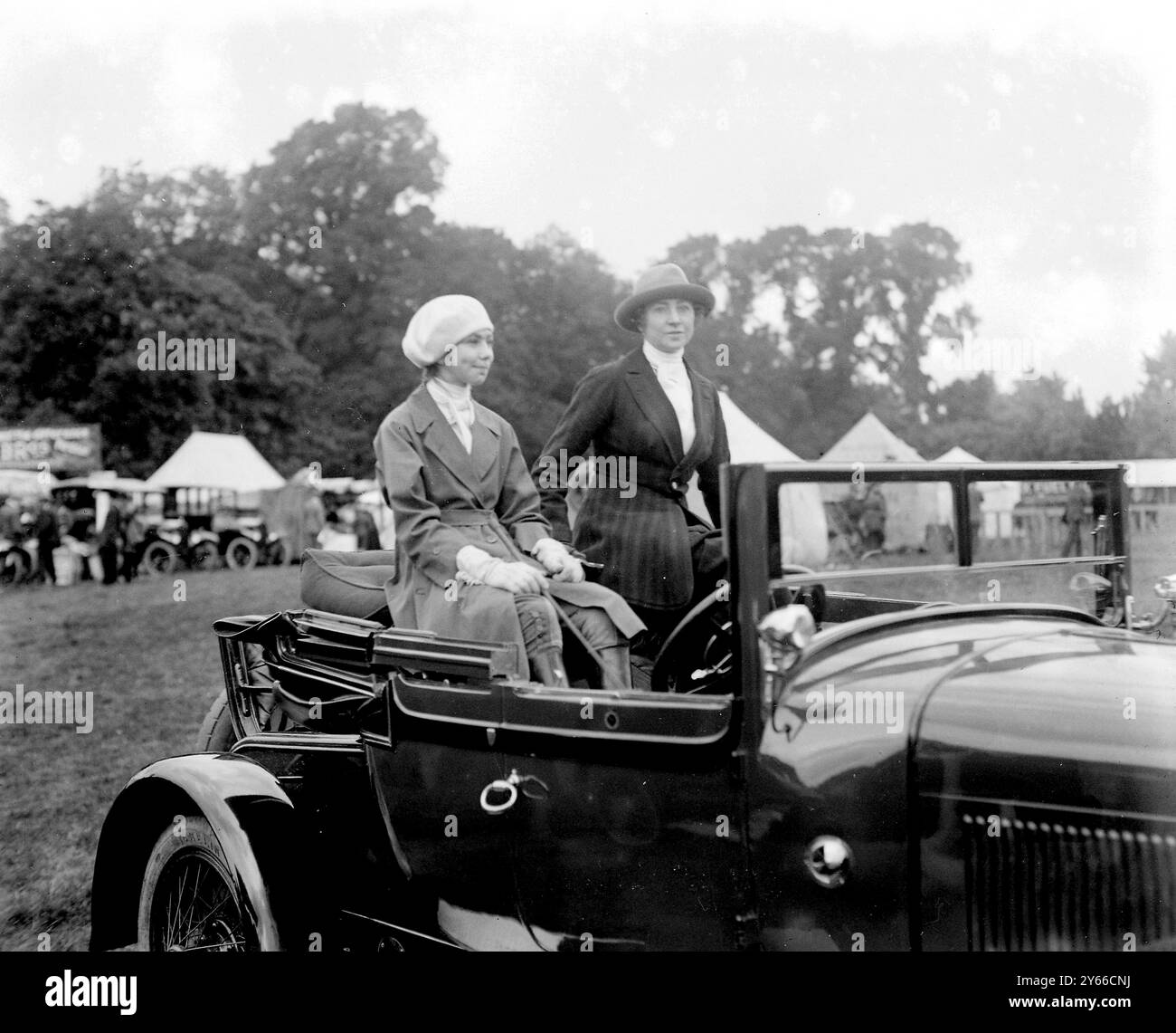 Romsey Show 1922. Constance Duchess of westminster and her Daughter ...