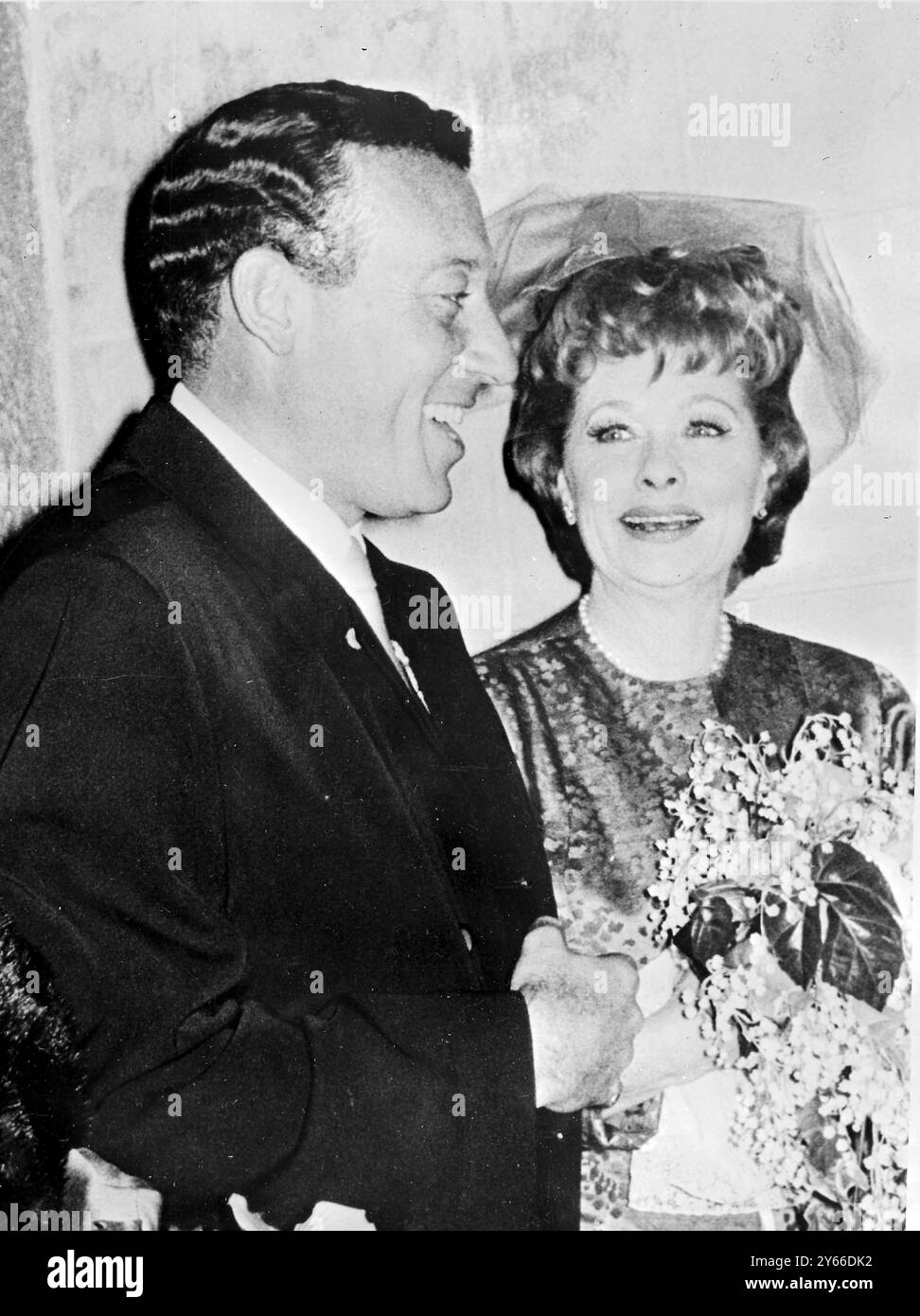 New York: Lucille Ball comedienne with Bridegroom comedian Gary Morton ...