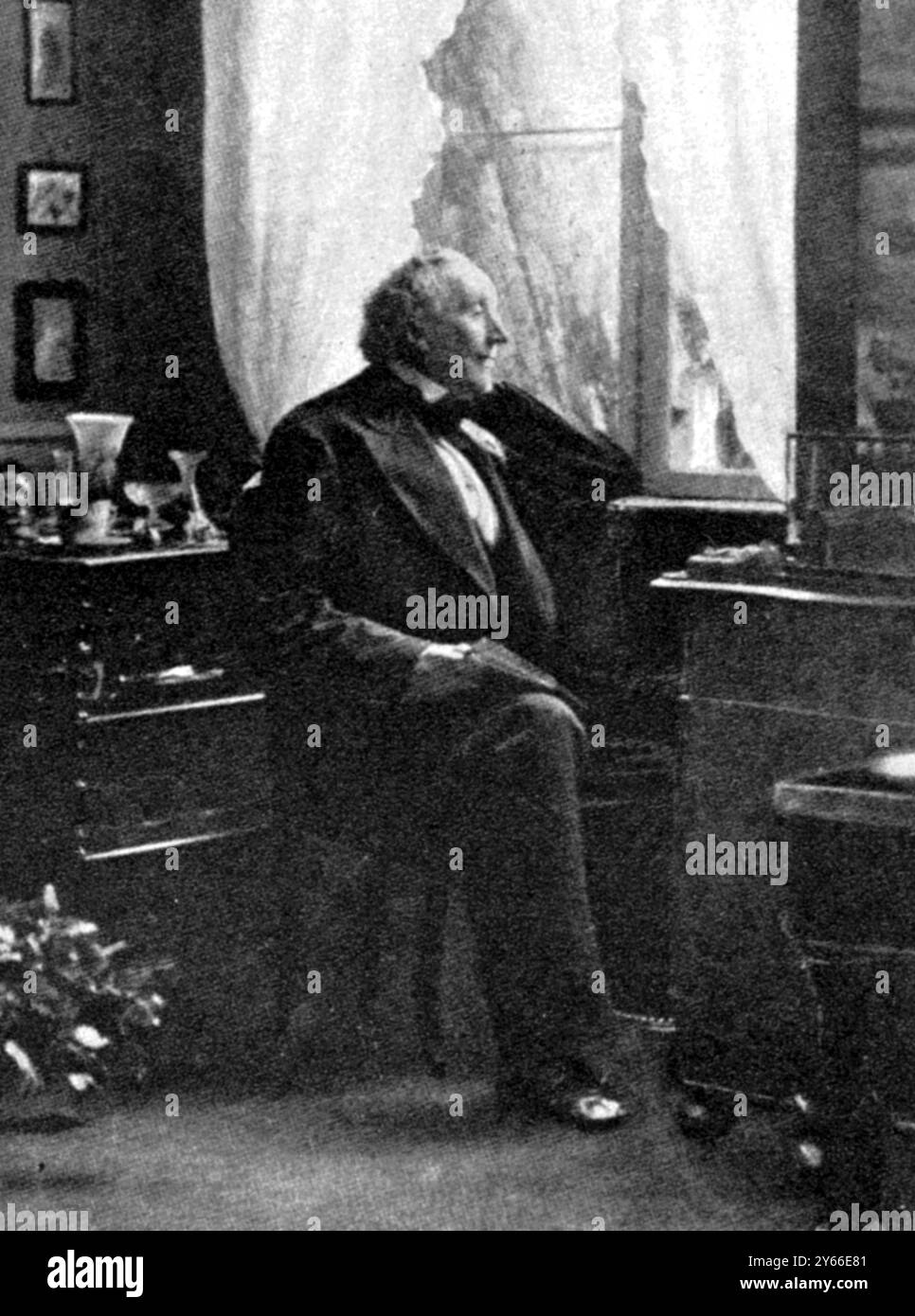 All his life the biggest comsumer of paper anong Danish poets Hans Christian Andersen in old age ...