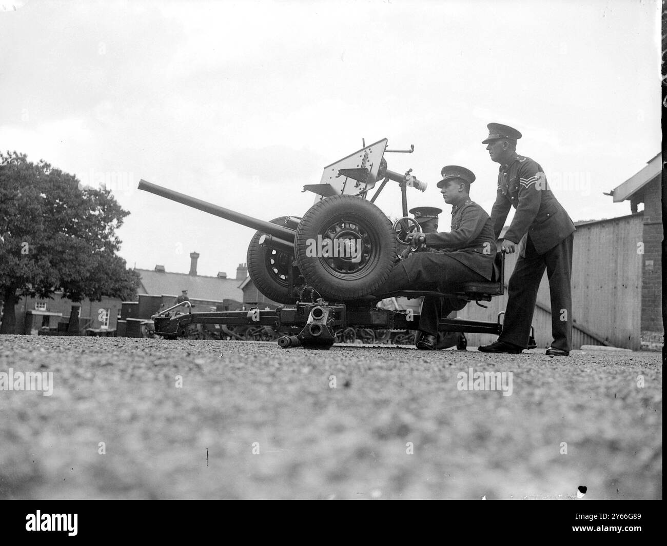 The infantry's first anti tank gun at Aldershot 12th August 1937 Stock ...