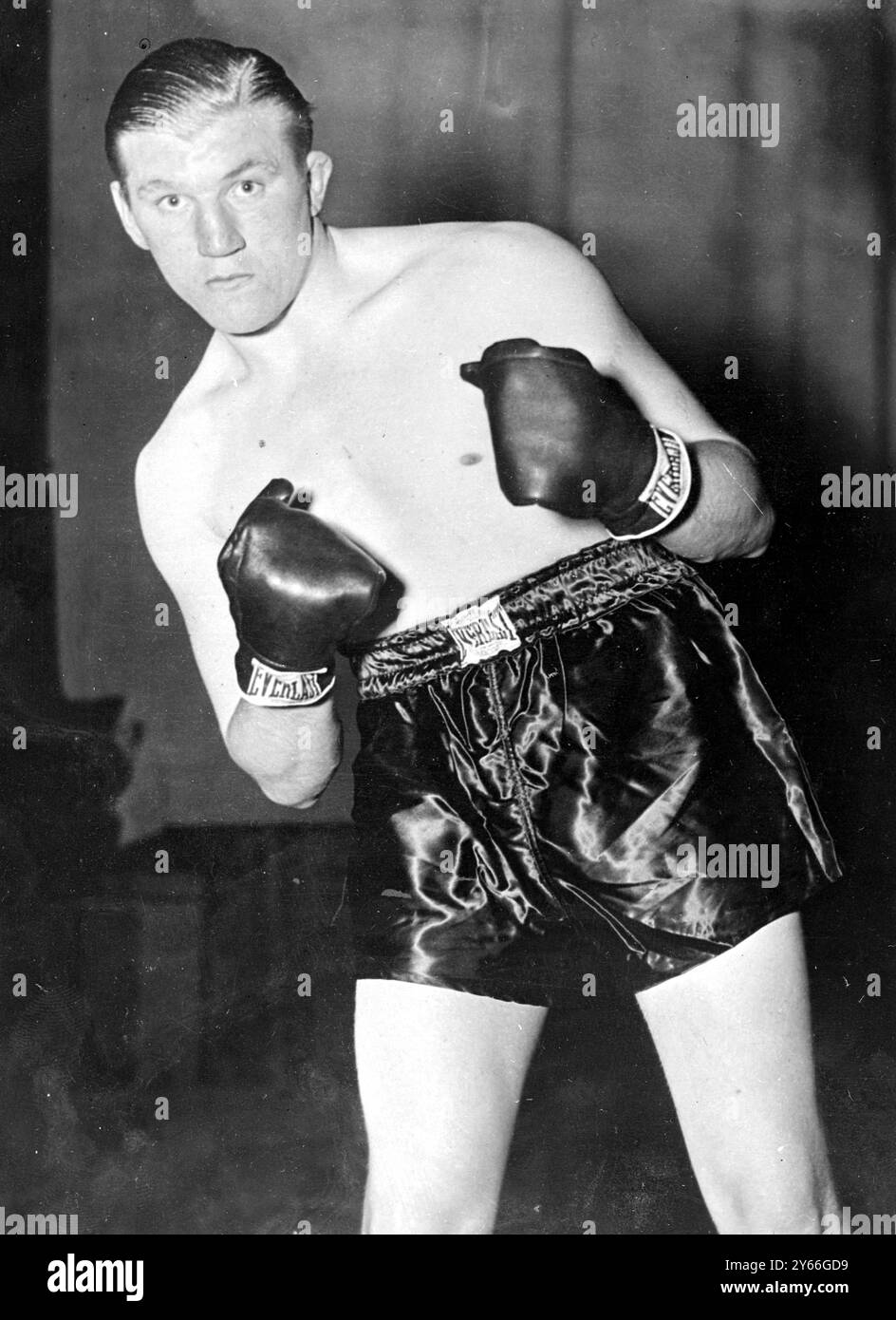 Tommy Farr British and Empire Heavyweight Boxing Champion in fighting pose at his training ...