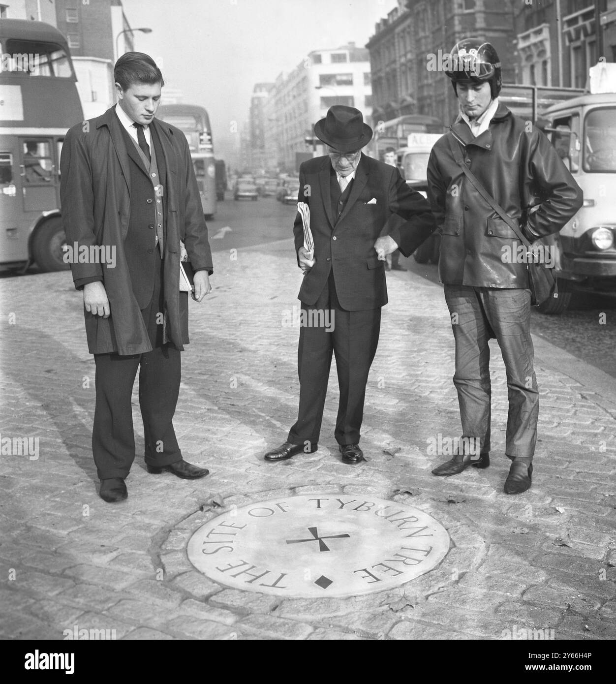 In Memory of Tyburn Tree - site of the ancient gallows. Spectators view ...