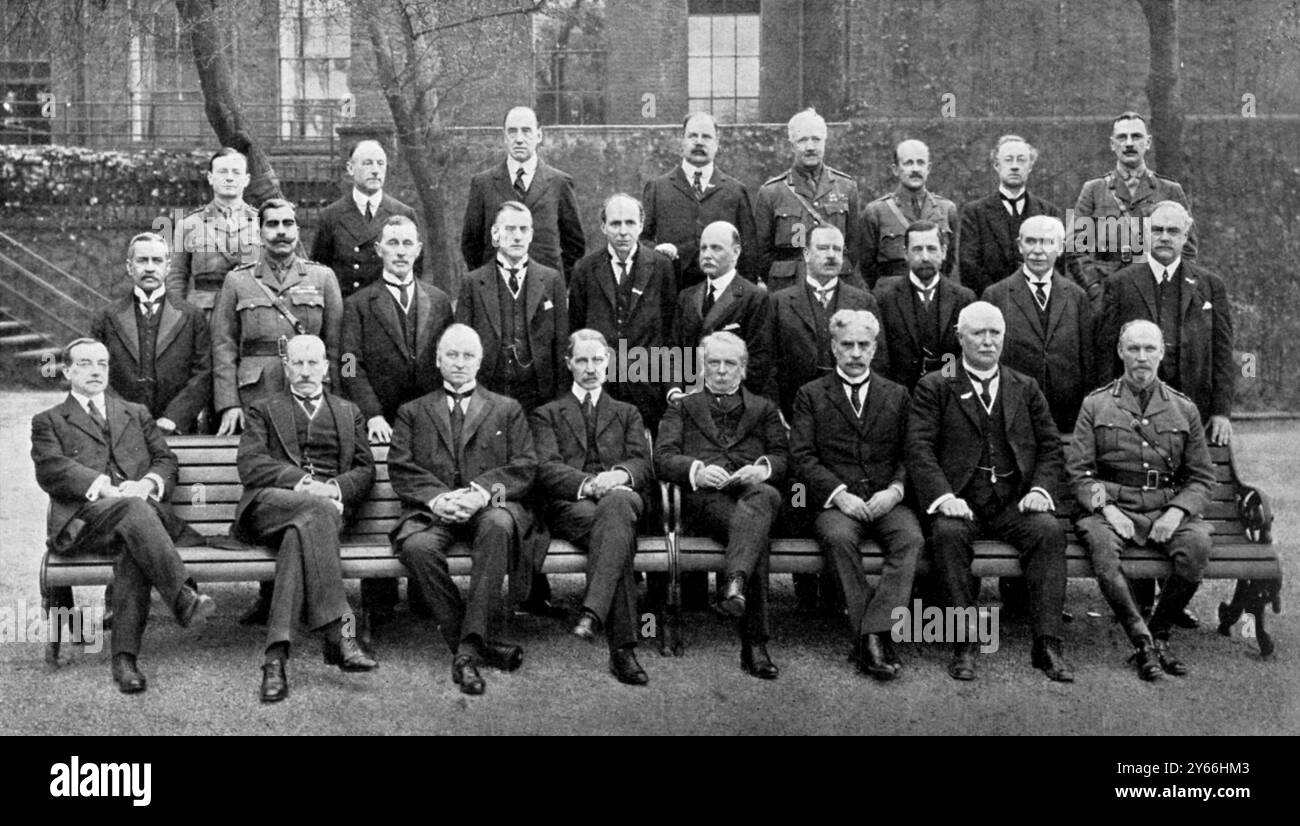 After a meeting of the Imperial War Cabinet A group in the garden of No ...