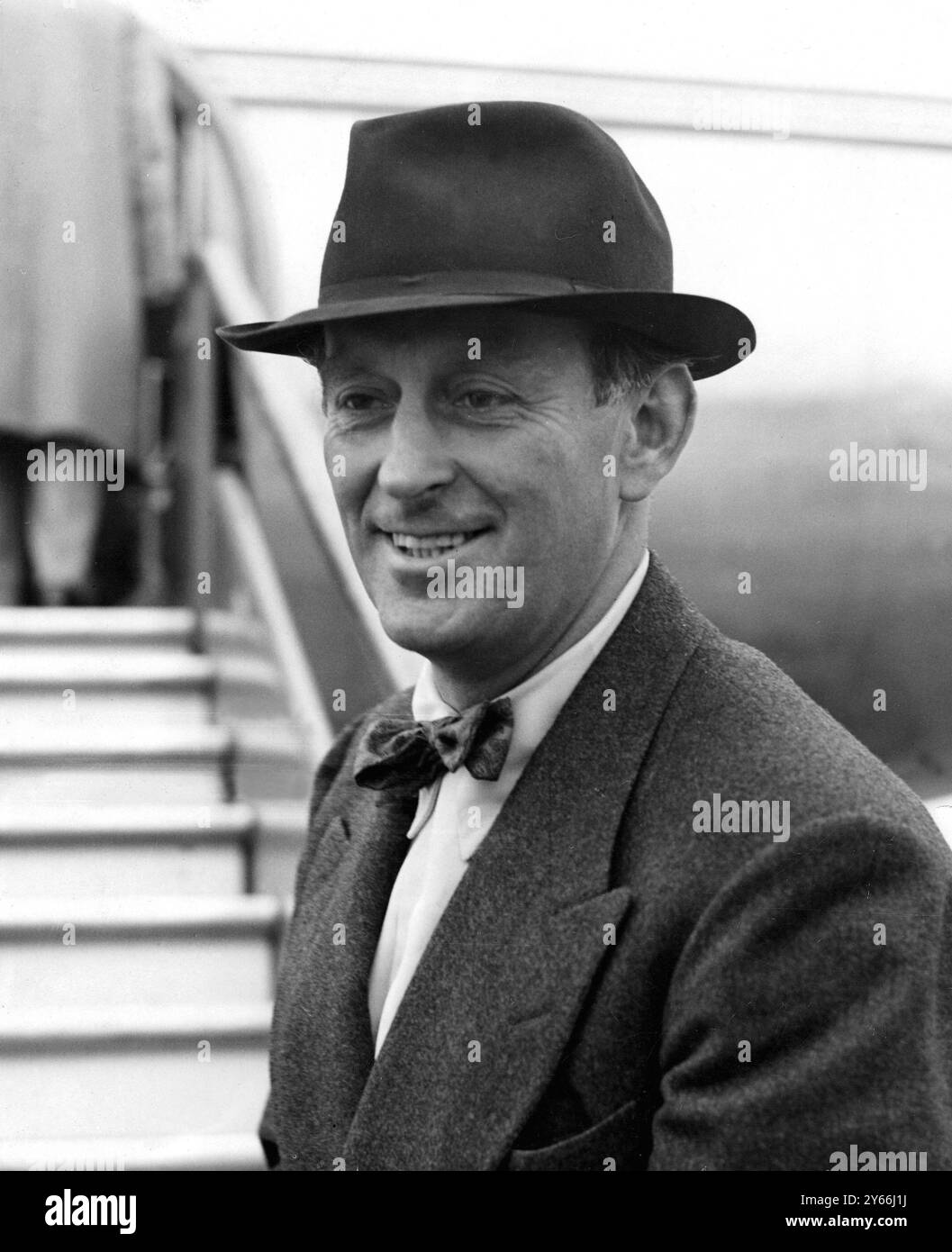 Foxhunter harry llewellyn olympics Black and White Stock Photos ...