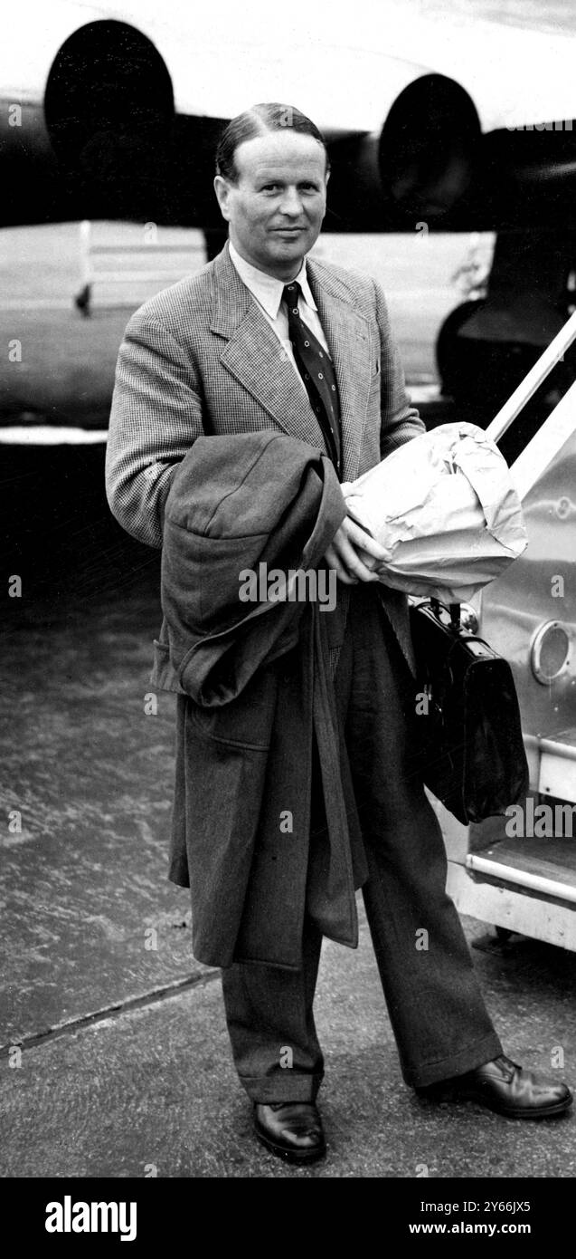 Group Captain John Cunningham boards a B.O.A.C. Comet Airliner at ...