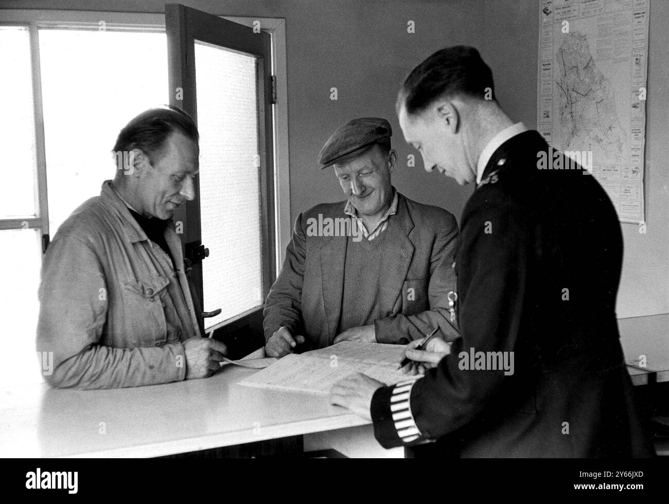 Police station desk hi-res stock photography and images - Alamy