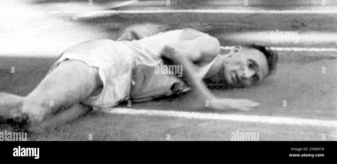 Ground pawing hi-res stock photography and images - Alamy