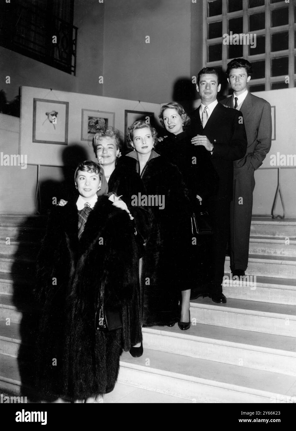 Simone signoret yves montand hi-res stock photography and images - Alamy