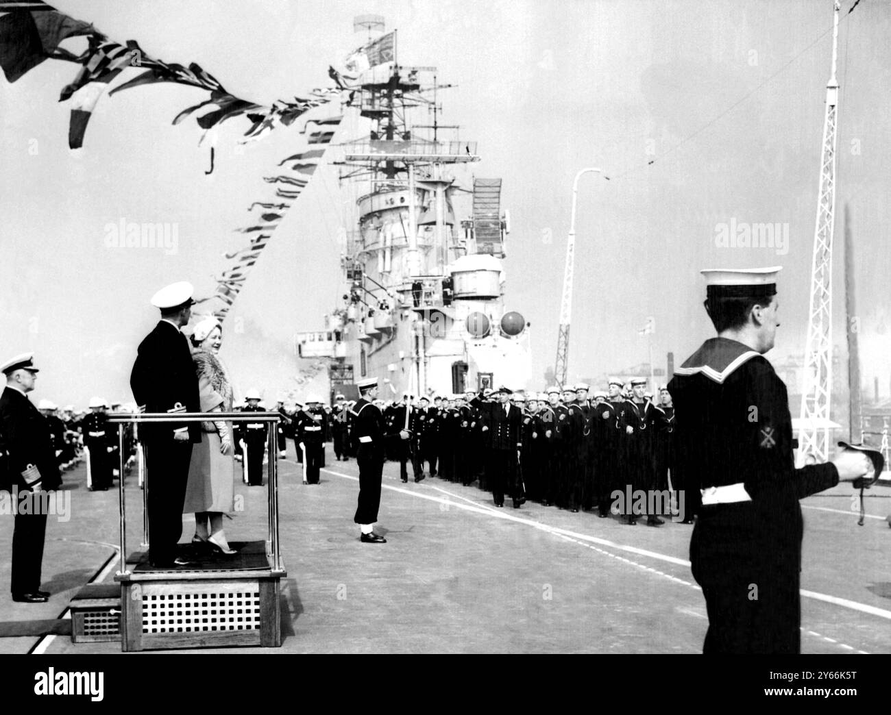 Portsmouth, Hampshire: Queen Elizabeth, The Queen Mother takes the ...