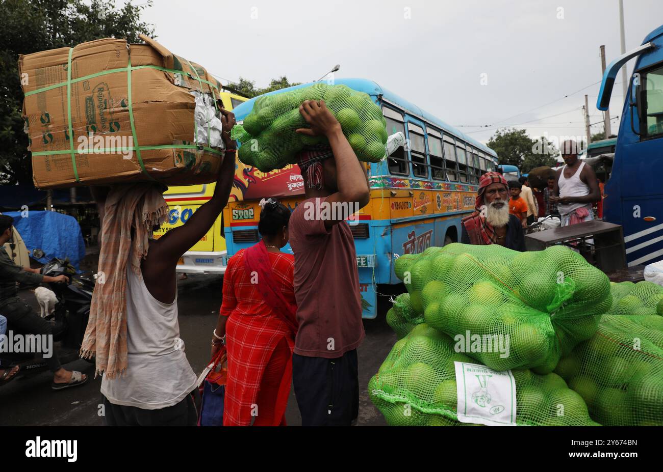 Carring fruits hi-res stock photography and images - Alamy