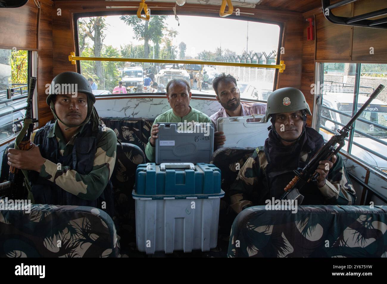 Security personnel from border hi-res stock photography and images - Alamy
