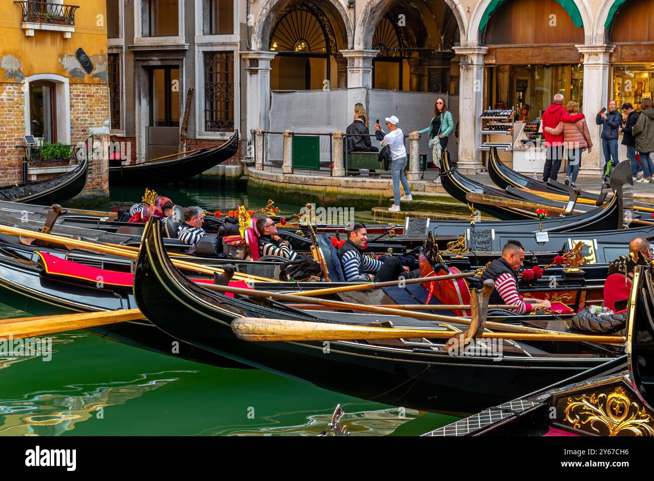 Resting gondoliers hi-res stock photography and images - Alamy