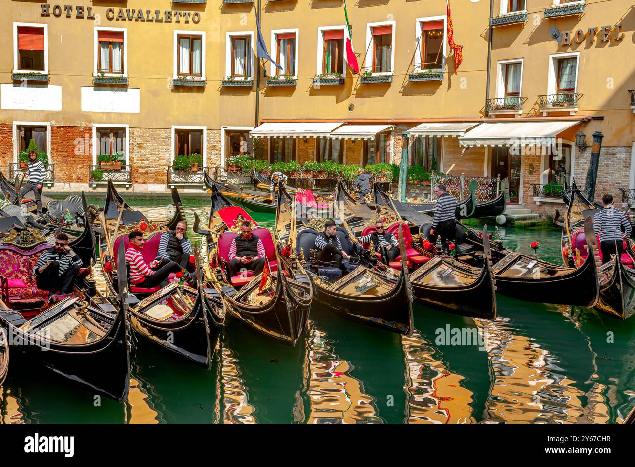 Large group of gondoliers hi-res stock photography and images - Alamy