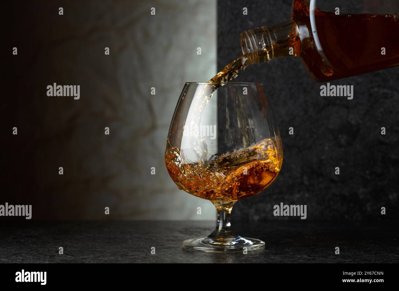 Pouring brandy from bottle hi-res stock photography and images - Alamy