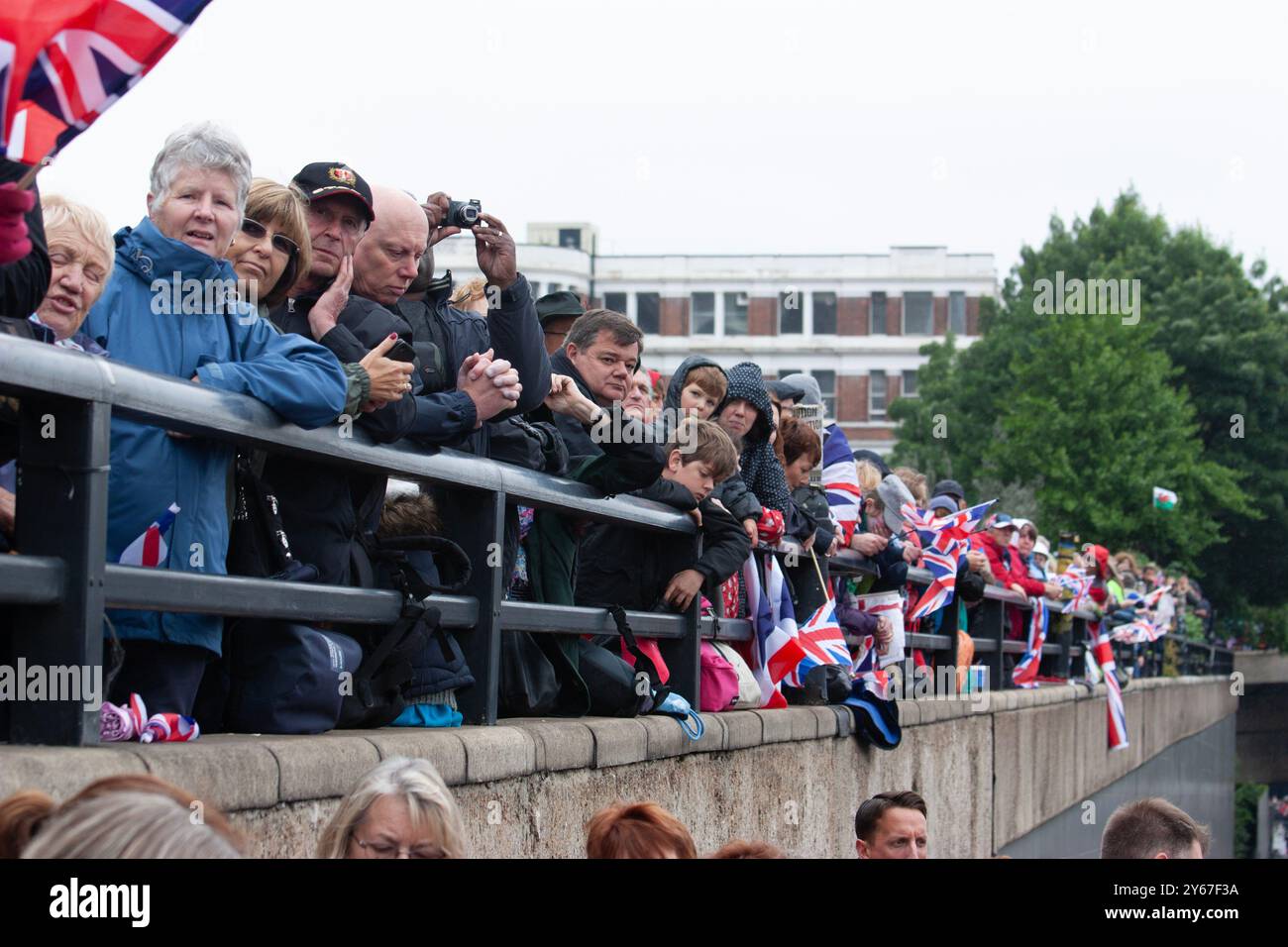 Queens Diamond Jubilee 2012, Revellers in Blackfriars London, waiting ...