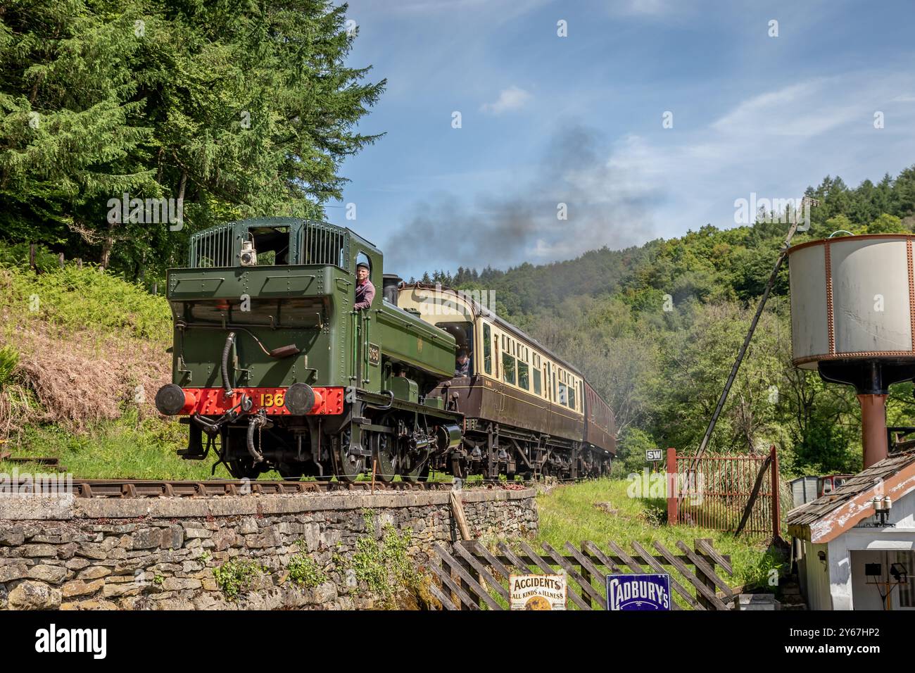 GWR '1366' 0-6-0 No. 1369 arrives at Norchard High Level on the Dean ...