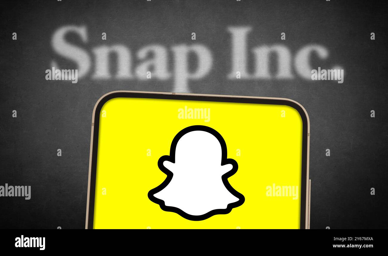 Snap chat logo hi-res stock photography and images - Alamy