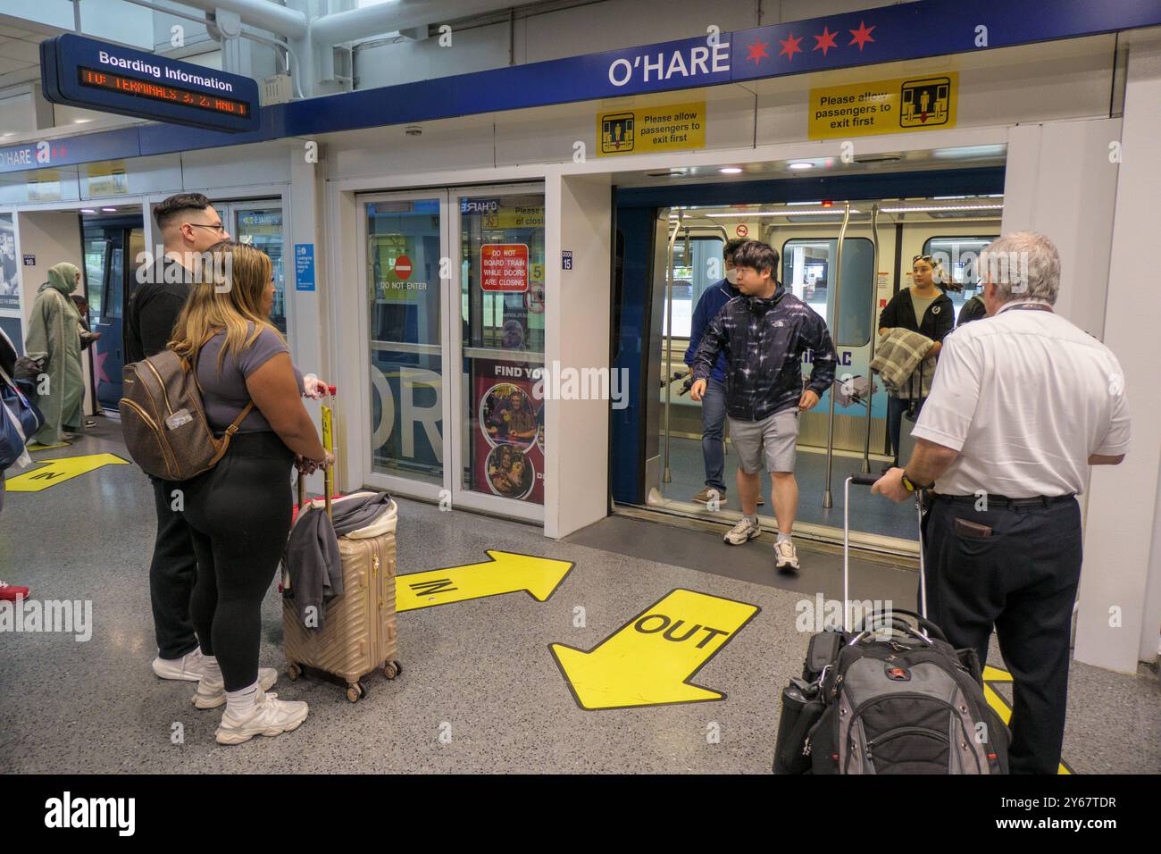 Airport Transit Terminal 5 stop, O'Hare International Airport, Chicago ...