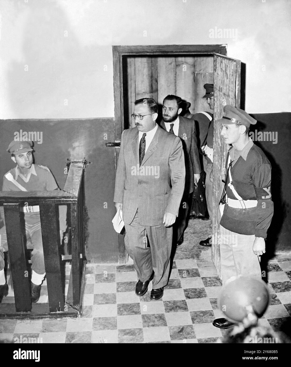 Yellin and fellow Stern Gang leader Matityahu Schmuelewits (behind ...