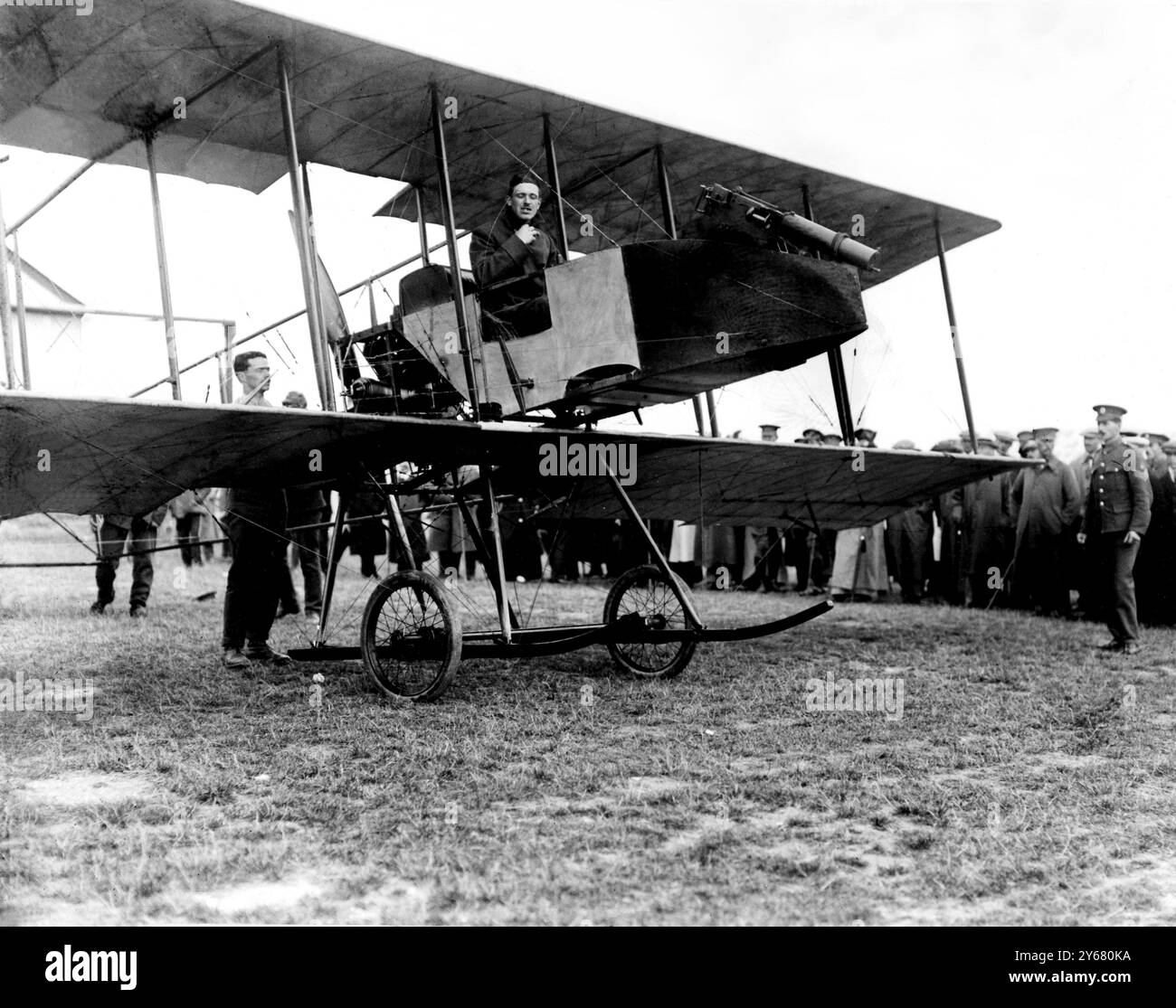Maxim gun mounted on an army biplane 1912 Stock Photo - Alamy