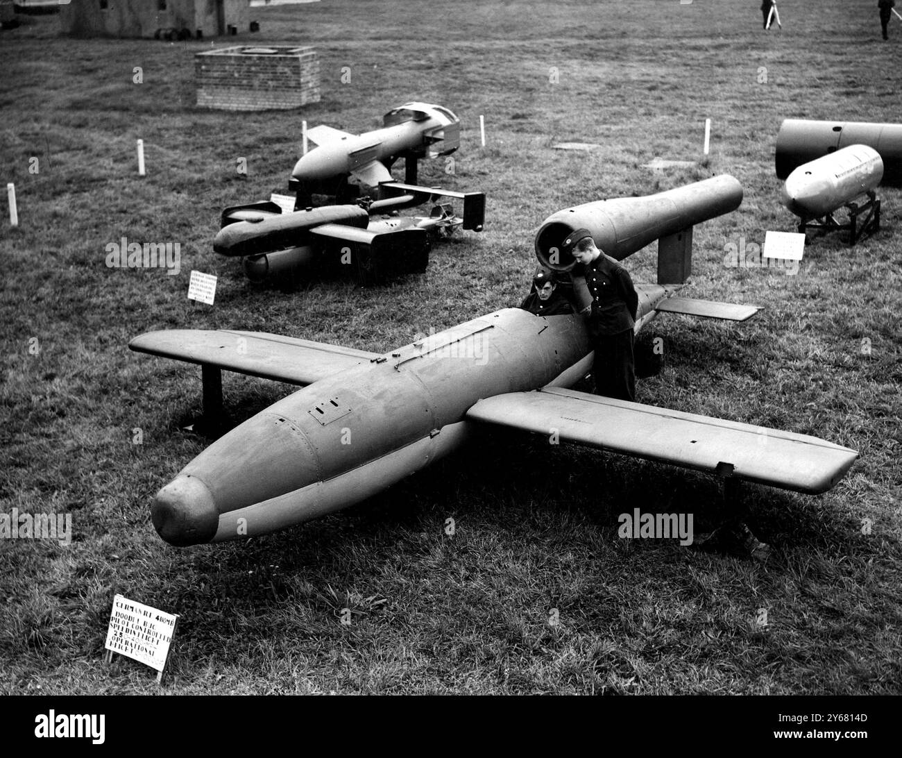 Ww2 weapons arms vehicles german v1 Black and White Stock Photos ...