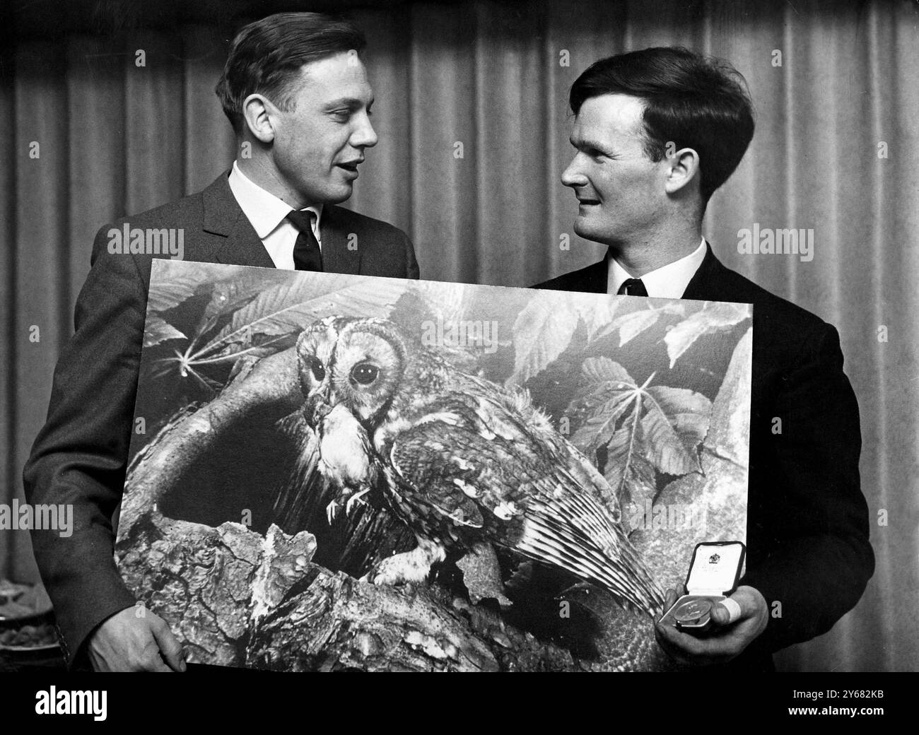 Young david attenborough hi-res stock photography and images - Alamy
