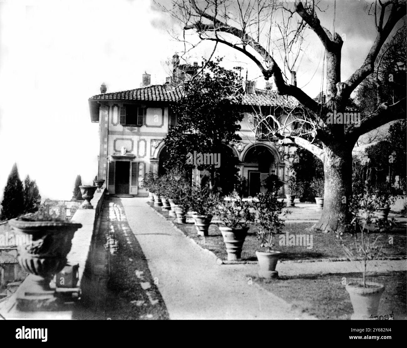 Villa florence Black and White Stock Photos & Images - Alamy