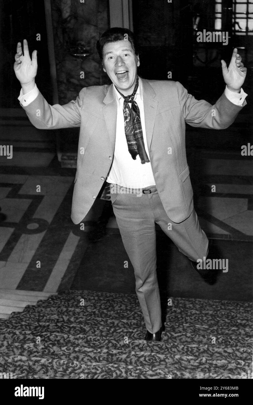 Max Bygraves April 1970 Stock Photo - Alamy