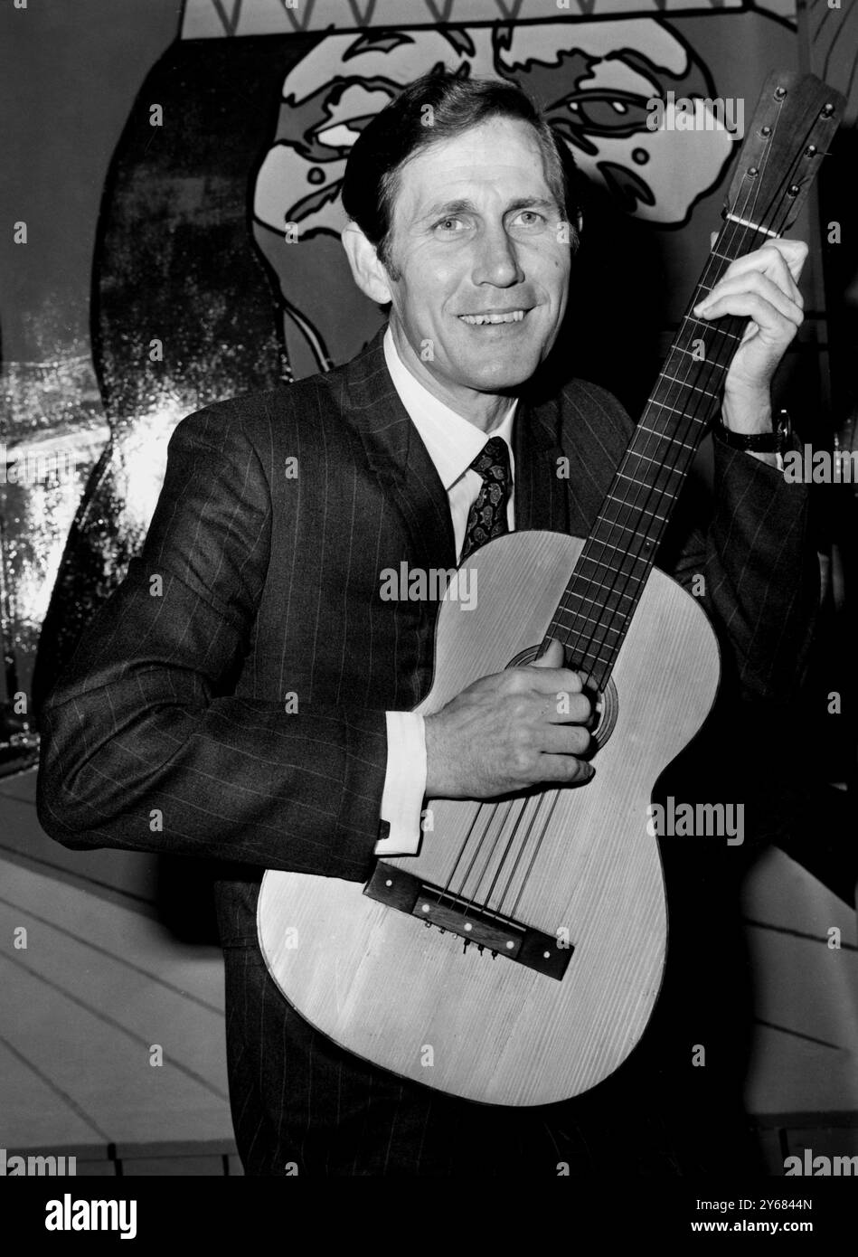 Chet Atkins, US country and western singer Stock Photo - Alamy