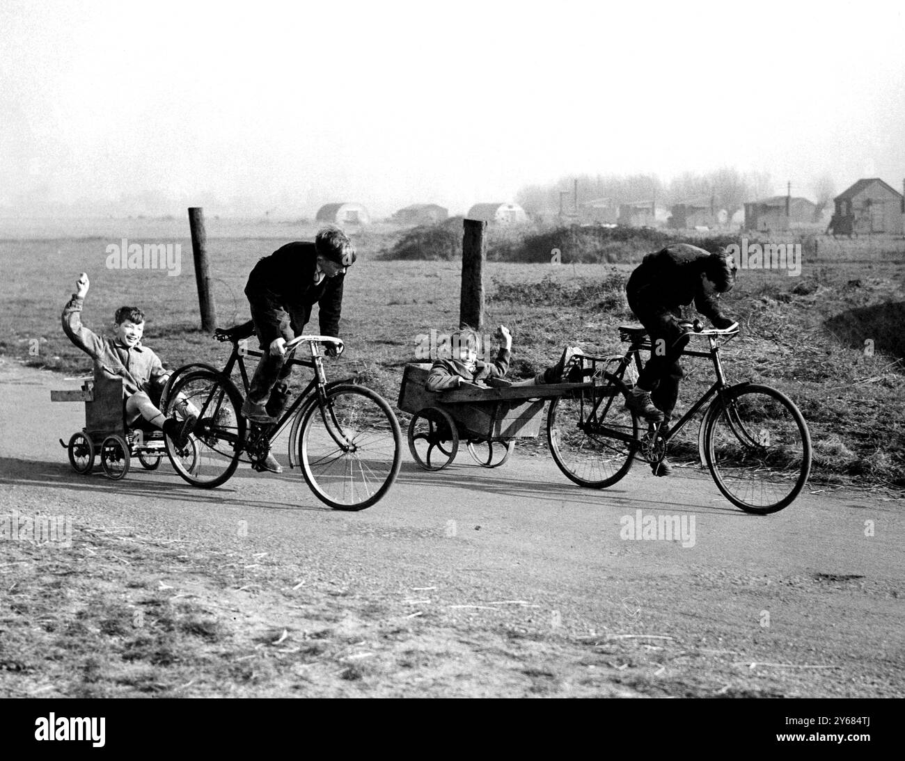 Boys Chariot racing Dartford Marshes Stock Photo - Alamy