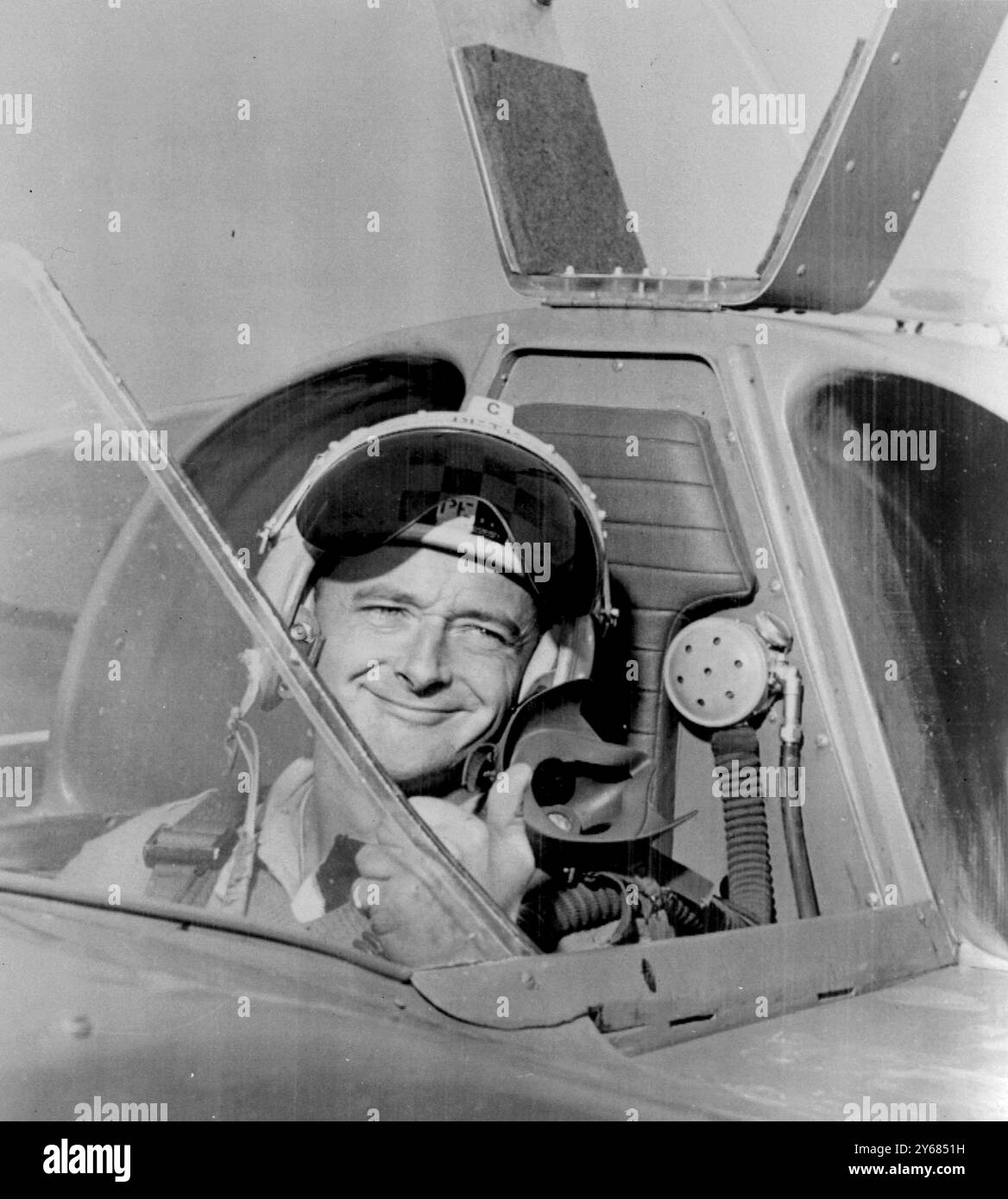 Donald campbell water speed record 1955 Black and White Stock Photos ...