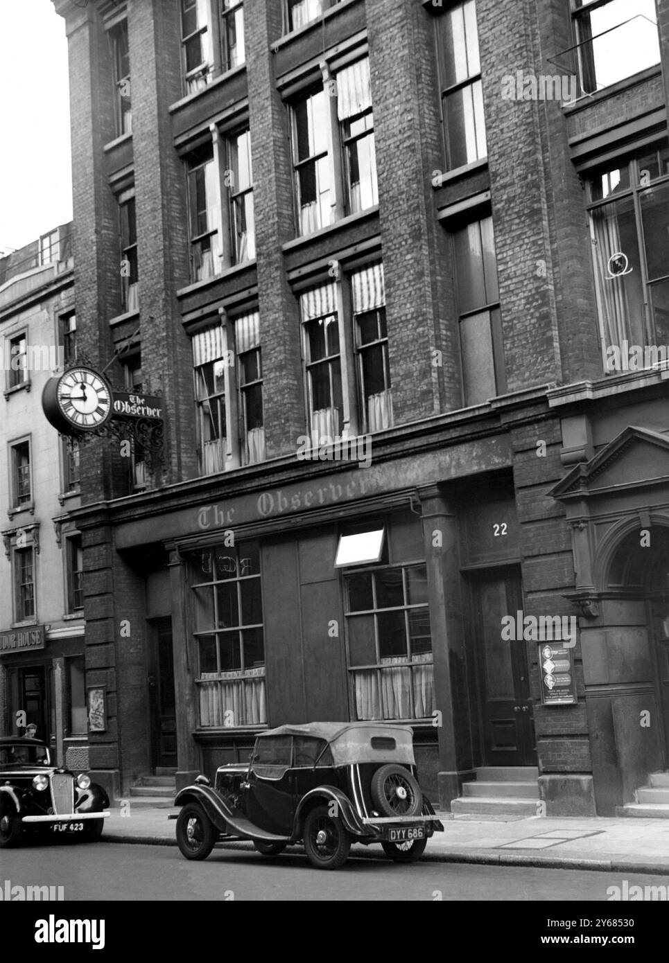 The Observer Newspaper offices in London 1946 Stock Photo - Alamy