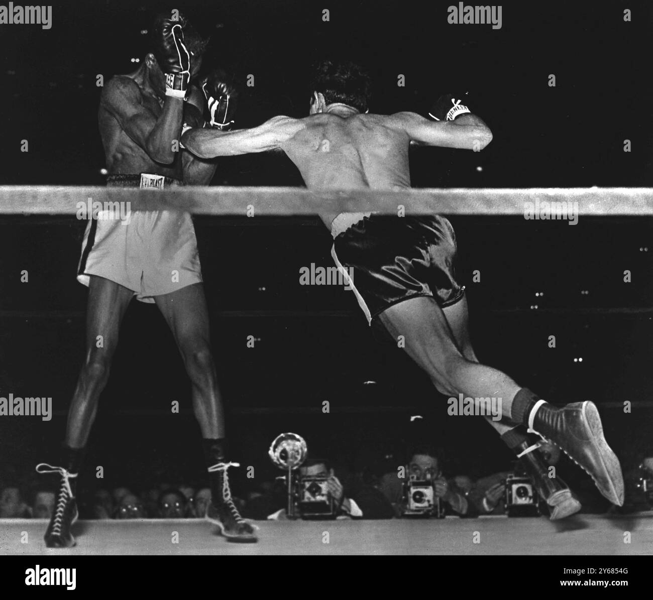 New York, Madison Square Garden. Sandy Saddler tries to cover up from ...
