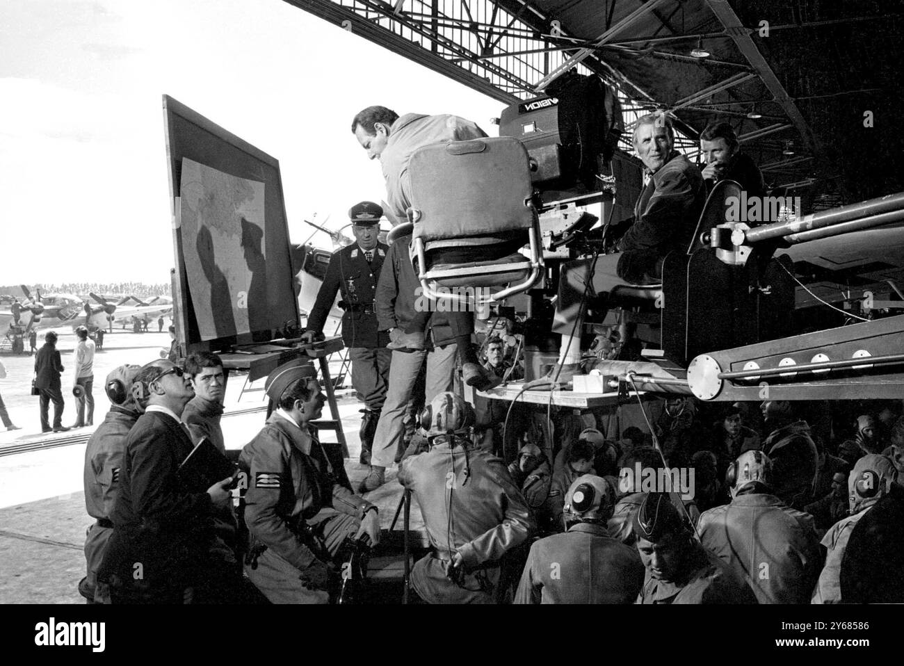 Actor Wolf Harnish as General Fink briefing German luftwaffe pilots ...