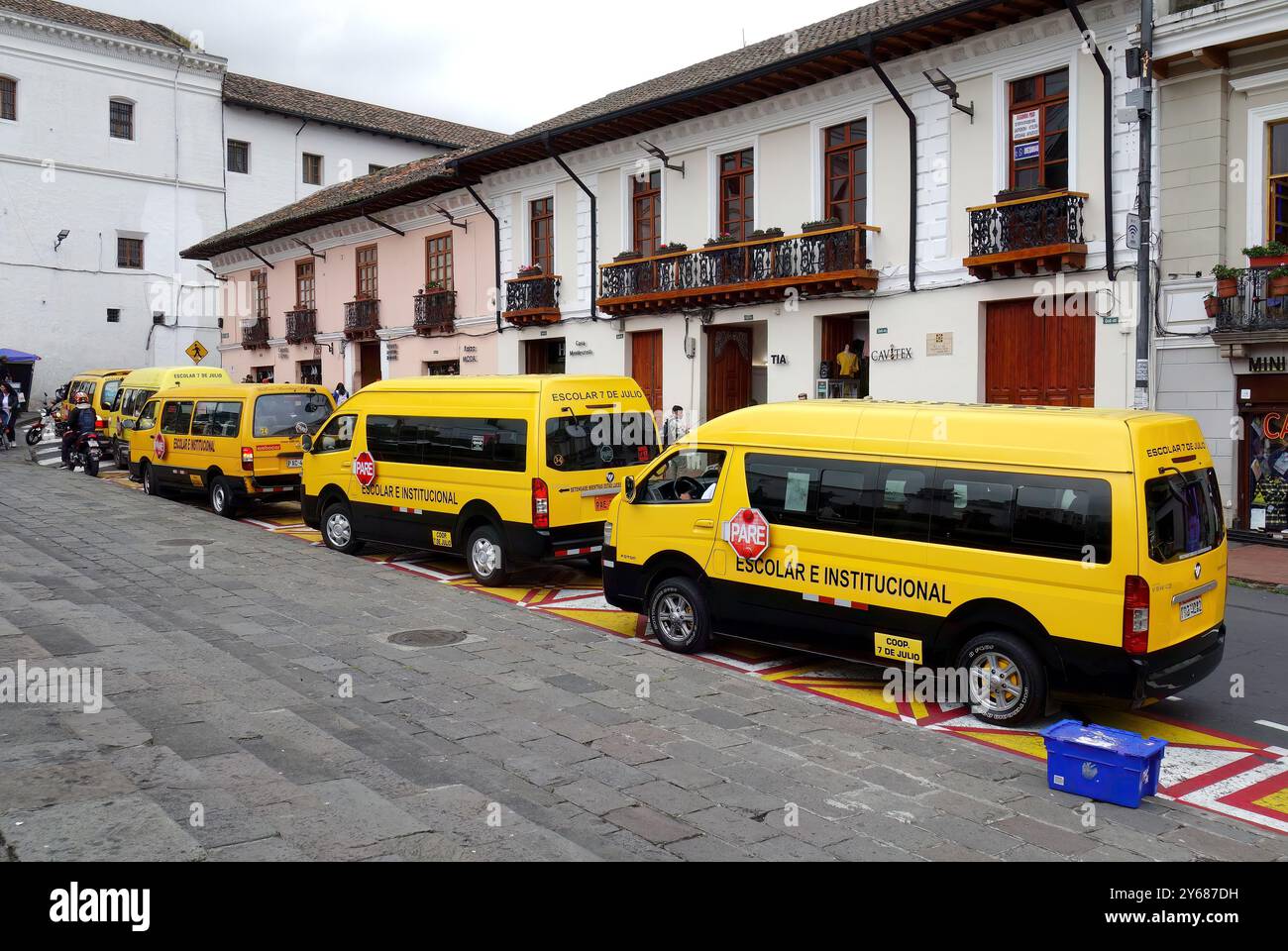 Ecuador buses hi-res stock photography and images - Alamy