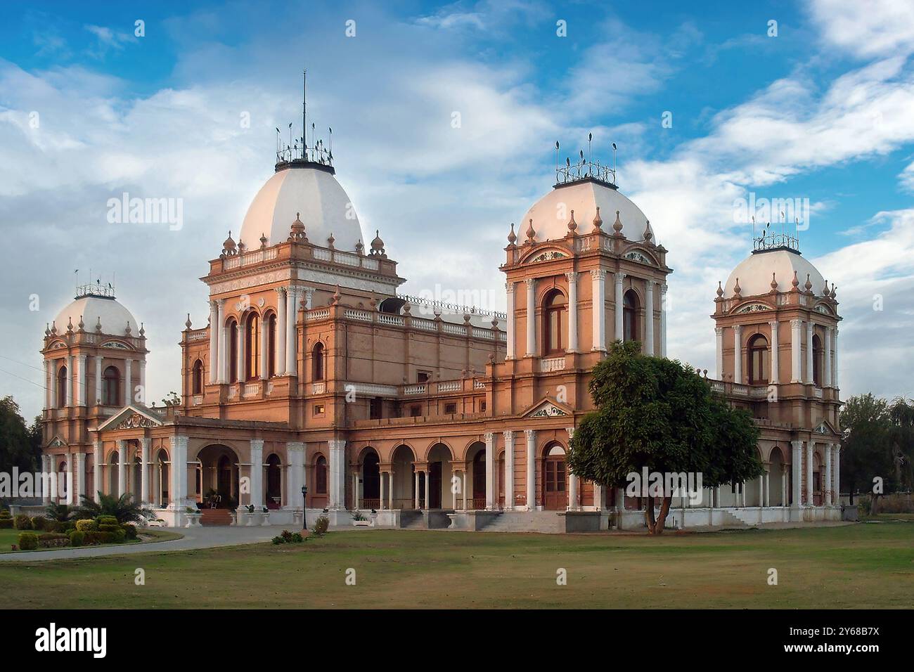 Noor mahal palace hi-res stock photography and images - Alamy